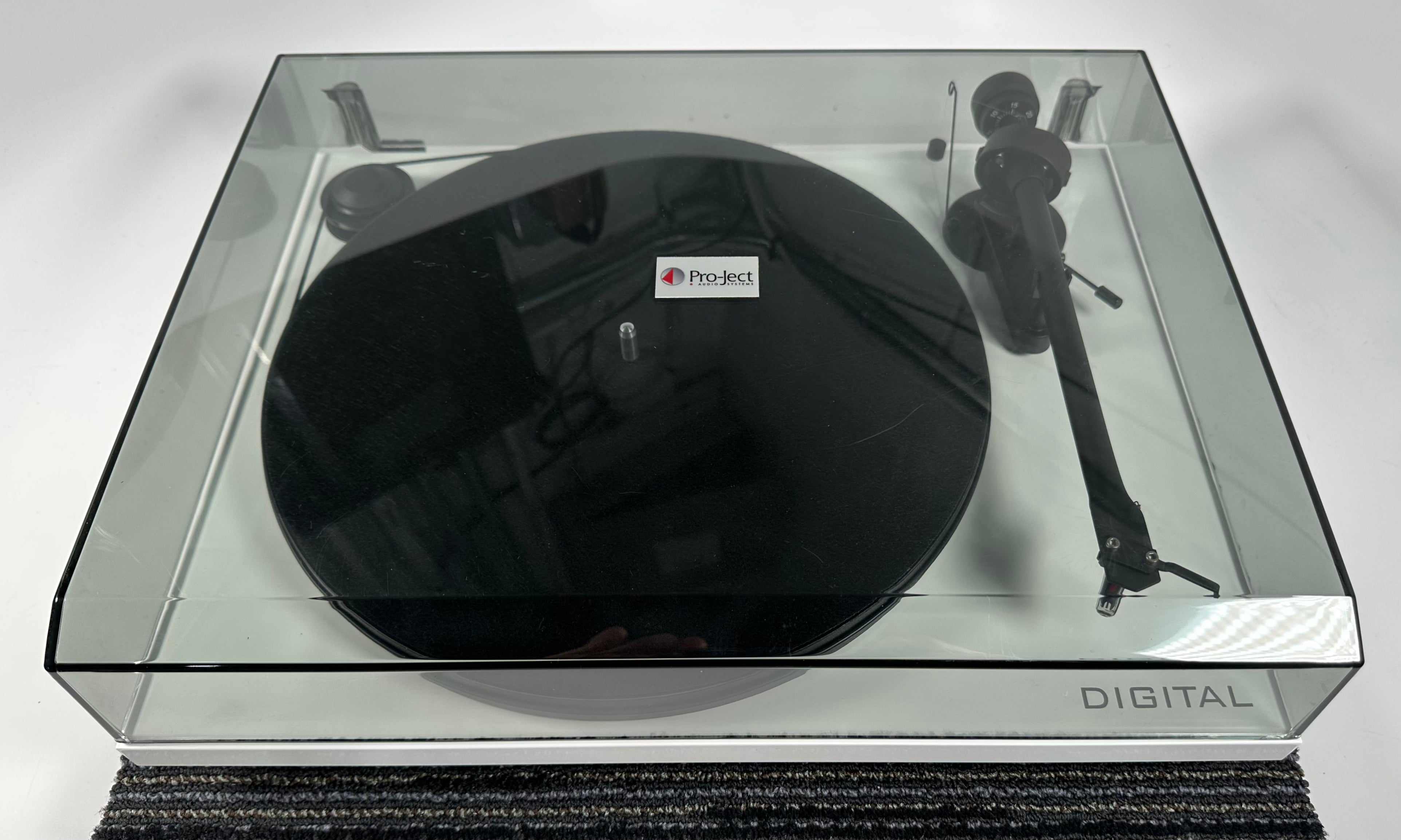 Project Essential II Digital Turntable Gloss White in Original Box ...