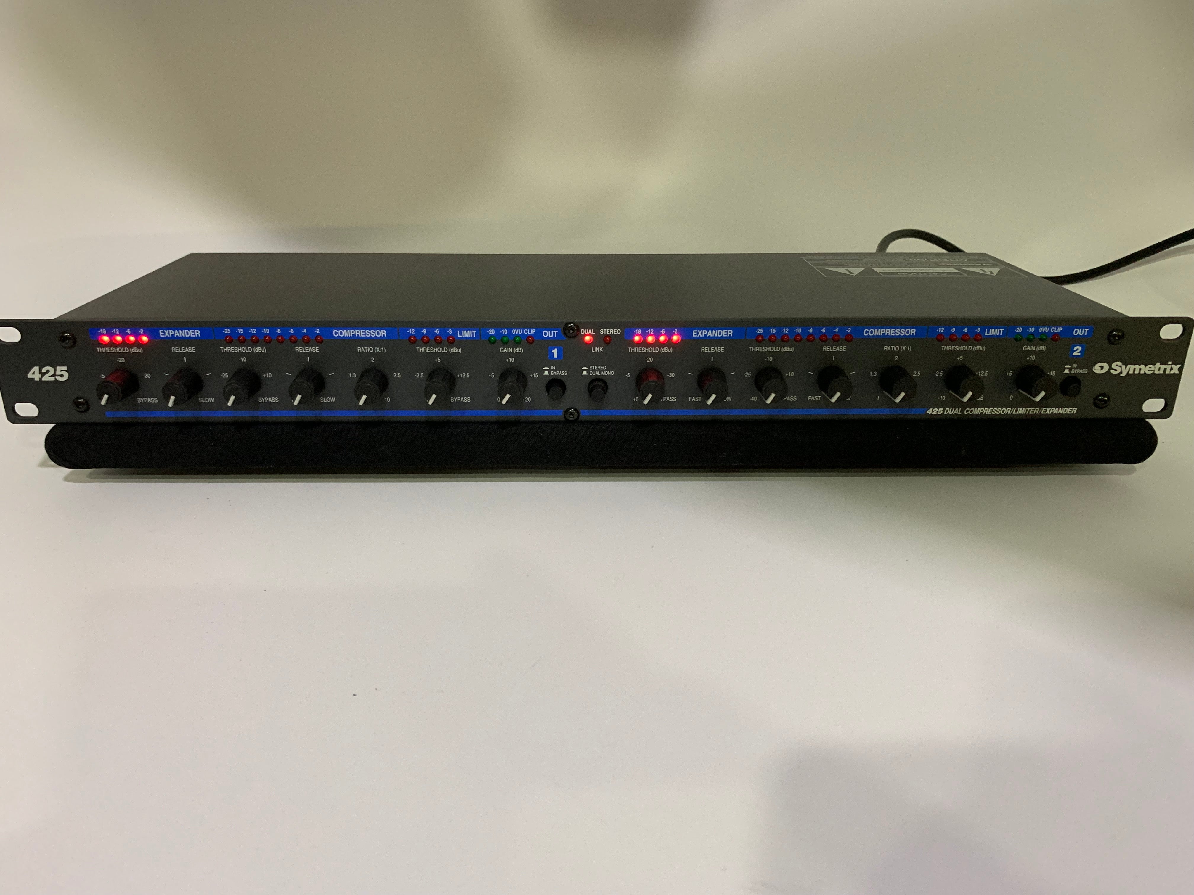 SYMETRIX 425 DUAL LIMITER/COMPRESSOR/EXPANDER – Record Mart HiFi